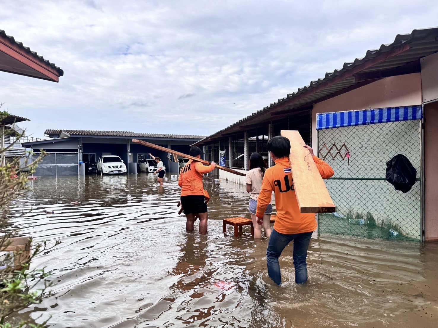 ปภ.ตราด รายงานสถานการณ์น้ำท่วมในพื้นที่ อ.เขาสมิง และ อ.เมืองตราด ส่ง ...