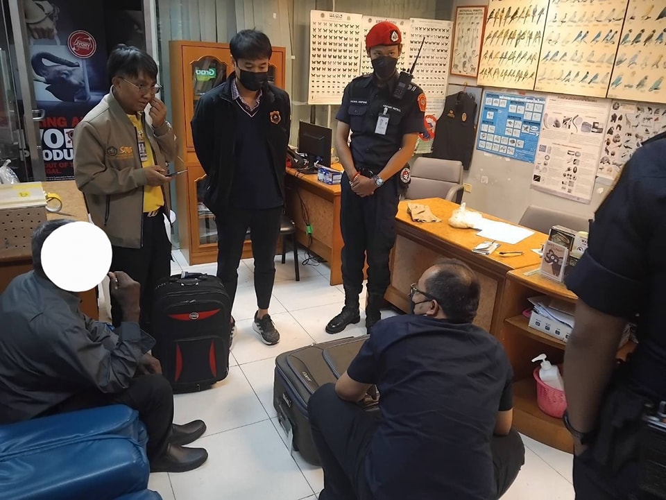 ด่านตรวจสัตว์ป่าสุวรรณภูมิยึด "บลูอีกัวน่า-เต่าซูคาต้า" รวบต่างชาติคา ...